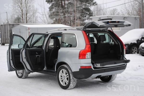 Grey Volvo XC90 2010 in Riga, with an engine capacity of 2.40 L and mileage of 177 thousand km for 9990 €, photo 8 on AUTOMOTO.COM.LV