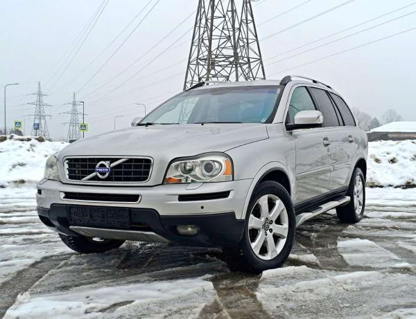 Grey Volvo XC90 2010 in Kaunas, with an engine capacity of 2.40 L and mileage of 287 thousand km for 7440 €, photo 1 on AUTOMOTO.COM.LV