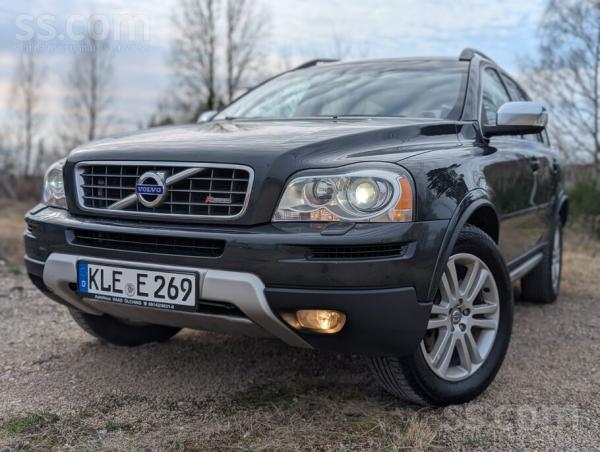 Grey Volvo XC90 2010 in Riga, with an engine capacity of 2.40 L and mileage of 320 thousand km for 8600 €, photo 1 on AUTOMOTO.COM.LV