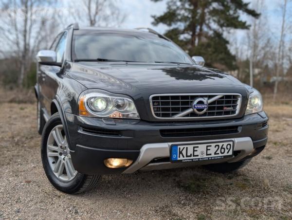Grey Volvo XC90 2010 in Riga, with an engine capacity of 2.40 L and mileage of 320 thousand km for 8600 €, photo 2 on AUTOMOTO.COM.LV