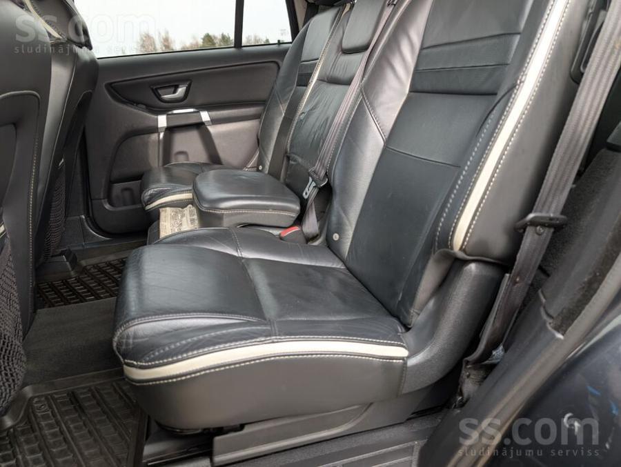 Pelēks Volvo XC90 2010 Rīga, ar dzinēja tilpumu 2.40 L un nobraukumu 320 tūkst. km par 8600 €, foto 16 vietnē AUTOMOTO.COM.LV