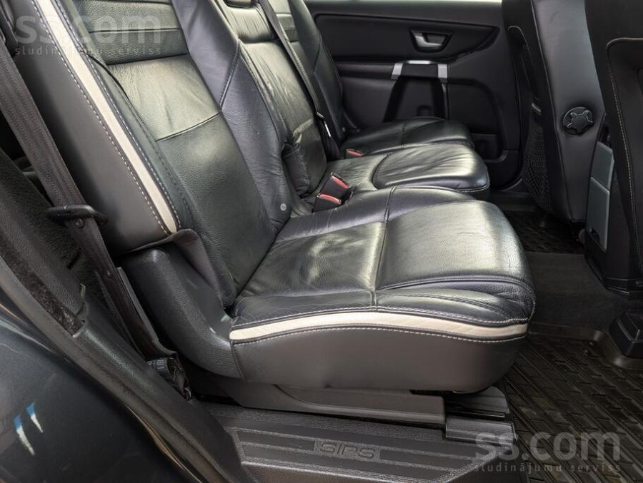 Pelēks Volvo XC90 2010 Rīga, ar dzinēja tilpumu 2.40 L un nobraukumu 320 tūkst. km par 8600 €, foto 17 vietnē AUTOMOTO.COM.LV