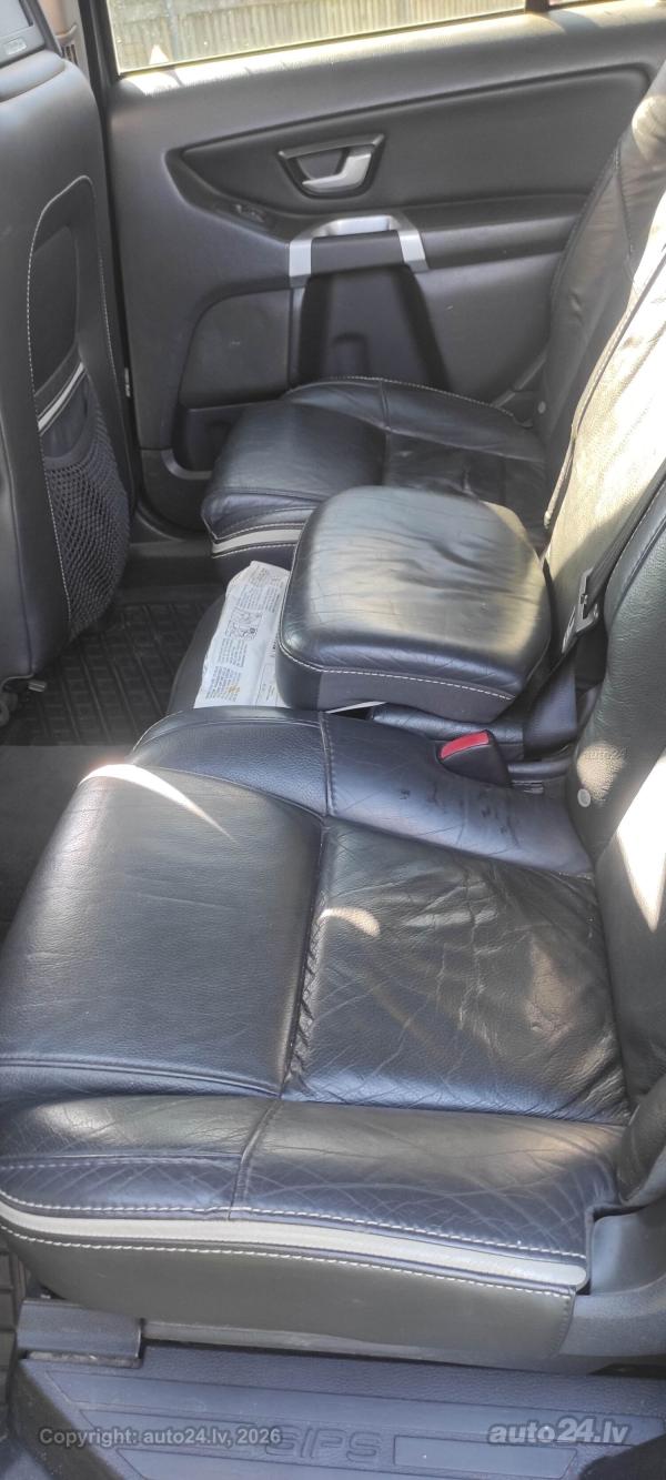 Pelēks Volvo XC90 2010 Tallina, ar dzinēja tilpumu 2.40 L un nobraukumu 0 tūkst. km par 7900 €, foto 7 vietnē AUTOMOTO.COM.LV