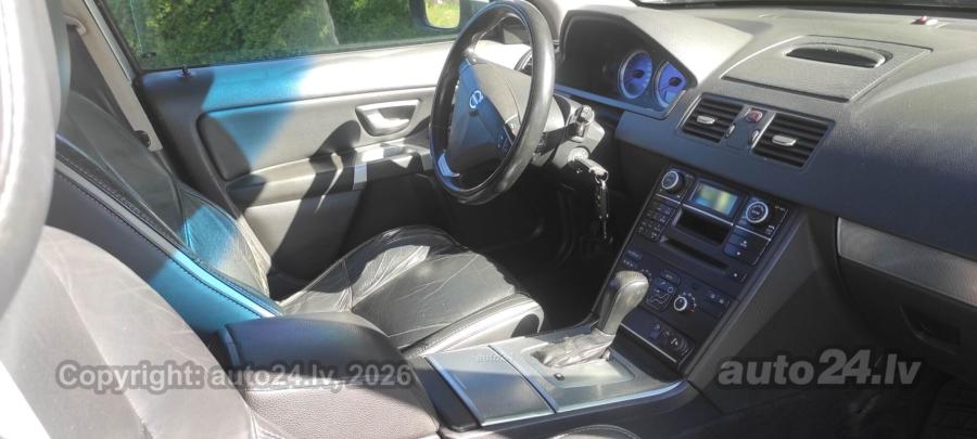 Grey Volvo XC90 2010 in Tallinn, with an engine capacity of 2.40 L and mileage of 0 thousand km for 7900 €, photo 14 on AUTOMOTO.COM.LV