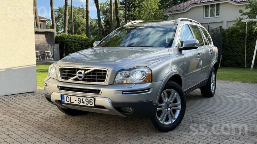 Grey Volvo XC90 2010 in Riga, with an engine capacity of 2.40 L and mileage of 308 thousand km for 8900 €, photo 1 on AUTOMOTO.COM.LV