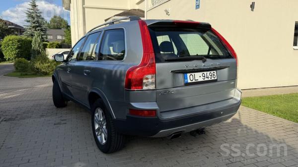 Grey Volvo XC90 2010 in Riga, with an engine capacity of 2.40 L and mileage of 308 thousand km for 8900 €, photo 4 on AUTOMOTO.COM.LV