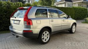 Grey Volvo XC90 2010 in Riga, with an engine capacity of 2.40 L and mileage of 308 thousand km for 8900 €, photo 8 on AUTOMOTO.COM.LV