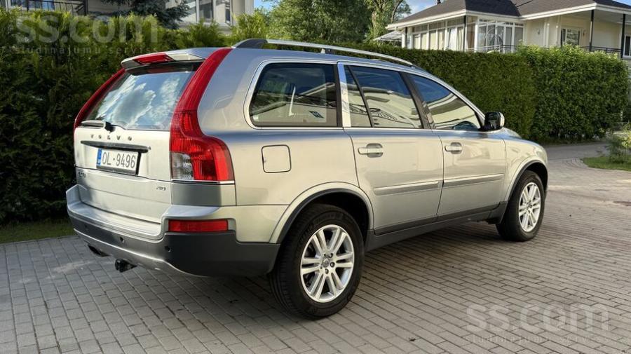 Grey Volvo XC90 2010 in Riga, with an engine capacity of 2.40 L and mileage of 308 thousand km for 8900 €, photo 8 on AUTOMOTO.COM.LV