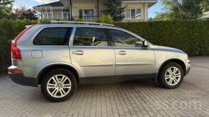 Grey Volvo XC90 2010 in Riga, with an engine capacity of 2.40 L and mileage of 308 thousand km for 8900 €, photo 10 on AUTOMOTO.COM.LV