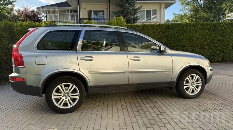 Grey Volvo XC90 2010 in Riga, with an engine capacity of 2.40 L and mileage of 308 thousand km for 8900 €, photo 10 on AUTOMOTO.COM.LV