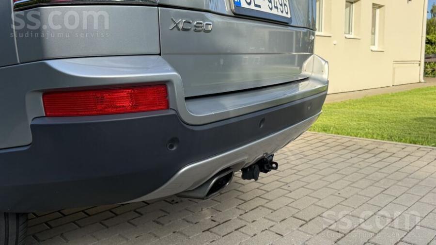 Grey Volvo XC90 2010 in Riga, with an engine capacity of 2.40 L and mileage of 308 thousand km for 8900 €, photo 12 on AUTOMOTO.COM.LV