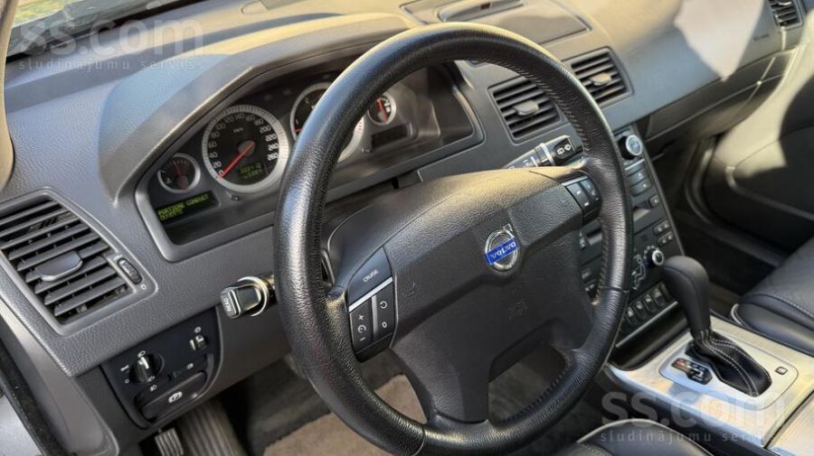 Grey Volvo XC90 2010 in Riga, with an engine capacity of 2.40 L and mileage of 308 thousand km for 8900 €, photo 14 on AUTOMOTO.COM.LV