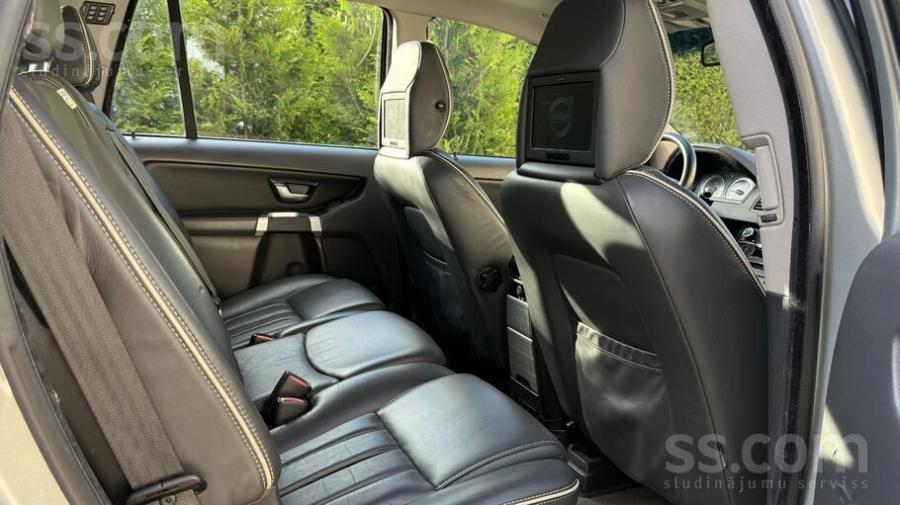 Grey Volvo XC90 2010 in Riga, with an engine capacity of 2.40 L and mileage of 308 thousand km for 8900 €, photo 17 on AUTOMOTO.COM.LV
