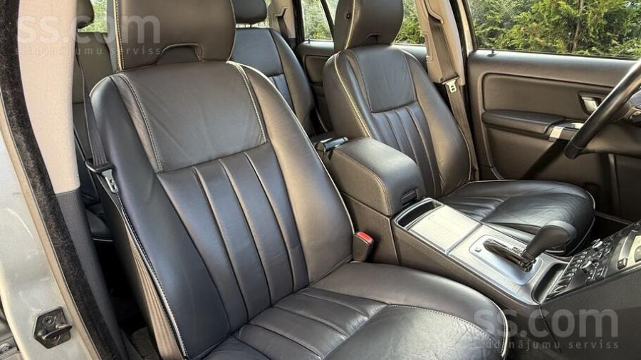 Grey Volvo XC90 2010 in Riga, with an engine capacity of 2.40 L and mileage of 308 thousand km for 8900 €, photo 20 on AUTOMOTO.COM.LV