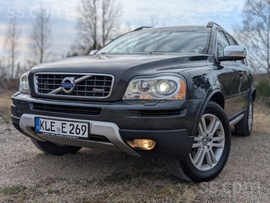 Pelēks Volvo XC90 2010 Rīga, ar dzinēja tilpumu 2.40 L un nobraukumu 320 tūkst. km par 8100 €, foto 1 vietnē AUTOMOTO.COM.LV