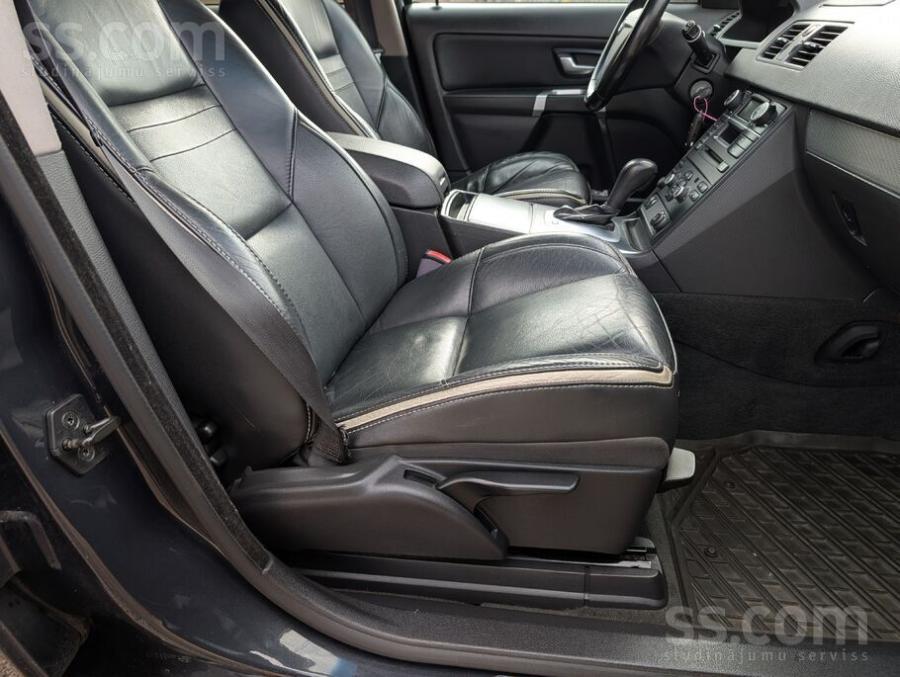 Pelēks Volvo XC90 2010 Rīga, ar dzinēja tilpumu 2.40 L un nobraukumu 320 tūkst. km par 8100 €, foto 19 vietnē AUTOMOTO.COM.LV
