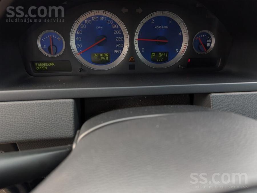 Pelēks Volvo XC90 2010 Rīga, ar dzinēja tilpumu 2.40 L un nobraukumu 320 tūkst. km par 8100 €, foto 24 vietnē AUTOMOTO.COM.LV
