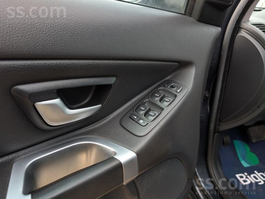 Pelēks Volvo XC90 2010 Rīga, ar dzinēja tilpumu 2.40 L un nobraukumu 320 tūkst. km par 8100 €, foto 26 vietnē AUTOMOTO.COM.LV