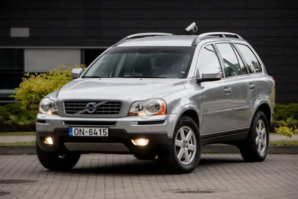 Pelēks Volvo XC90 2010 Jelgava, ar dzinēja tilpumu 2.40 L un nobraukumu 260 tūkst. km par 8990 €, foto 1 vietnē AUTOMOTO.COM.LV