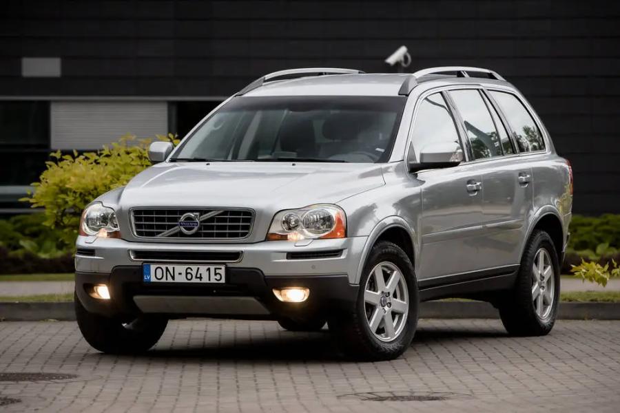 Pelēks Volvo XC90 2010 Jelgava, ar dzinēja tilpumu 2.40 L un nobraukumu 260 tūkst. km par 8990 €, foto 1 vietnē AUTOMOTO.COM.LV