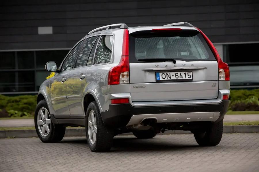 Pelēks Volvo XC90 2010 Jelgava, ar dzinēja tilpumu 2.40 L un nobraukumu 260 tūkst. km par 8990 €, foto 3 vietnē AUTOMOTO.COM.LV