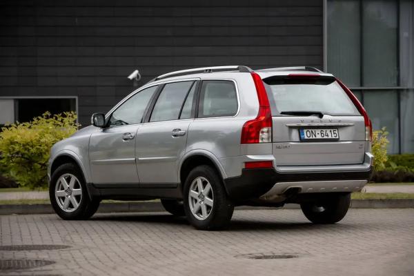 Pelēks Volvo XC90 2010 Jelgava, ar dzinēja tilpumu 2.40 L un nobraukumu 260 tūkst. km par 8990 €, foto 3 vietnē AUTOMOTO.COM.LV