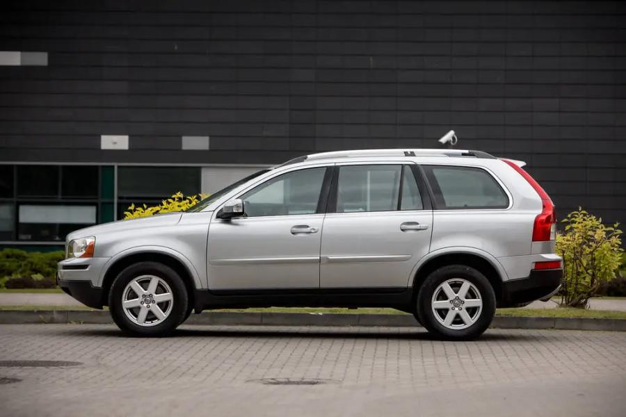 Pelēks Volvo XC90 2010 Jelgava, ar dzinēja tilpumu 2.40 L un nobraukumu 260 tūkst. km par 8990 €, foto 5 vietnē AUTOMOTO.COM.LV