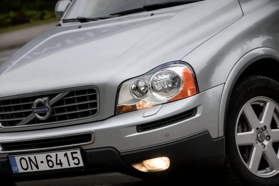Pelēks Volvo XC90 2010 Jelgava, ar dzinēja tilpumu 2.40 L un nobraukumu 260 tūkst. km par 8990 €, foto 7 vietnē AUTOMOTO.COM.LV