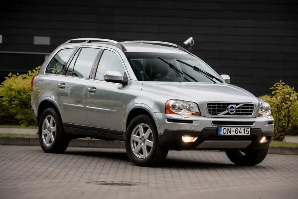 Pelēks Volvo XC90 2010 Jelgava, ar dzinēja tilpumu 2.40 L un nobraukumu 260 tūkst. km par 8990 €, foto 8 vietnē AUTOMOTO.COM.LV