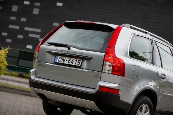 Pelēks Volvo XC90 2010 Jelgava, ar dzinēja tilpumu 2.40 L un nobraukumu 260 tūkst. km par 8990 €, foto 10 vietnē AUTOMOTO.COM.LV