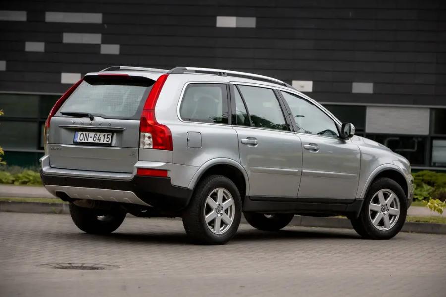 Pelēks Volvo XC90 2010 Jelgava, ar dzinēja tilpumu 2.40 L un nobraukumu 260 tūkst. km par 8990 €, foto 13 vietnē AUTOMOTO.COM.LV