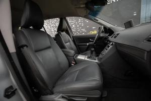 Pelēks Volvo XC90 2010 Jelgava, ar dzinēja tilpumu 2.40 L un nobraukumu 260 tūkst. km par 8990 €, foto 22 vietnē AUTOMOTO.COM.LV