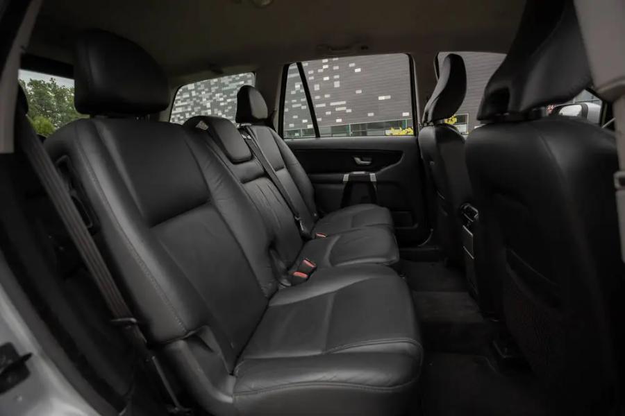 Pelēks Volvo XC90 2010 Jelgava, ar dzinēja tilpumu 2.40 L un nobraukumu 260 tūkst. km par 8990 €, foto 24 vietnē AUTOMOTO.COM.LV