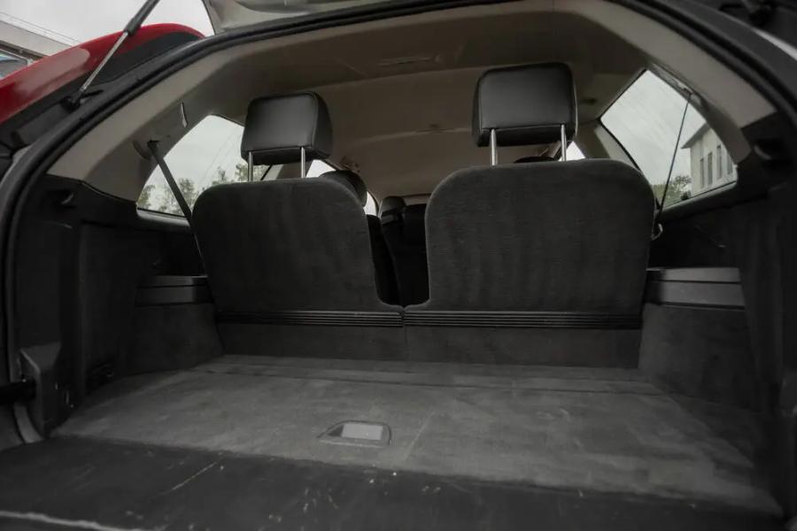 Pelēks Volvo XC90 2010 Jelgava, ar dzinēja tilpumu 2.40 L un nobraukumu 260 tūkst. km par 8990 €, foto 26 vietnē AUTOMOTO.COM.LV