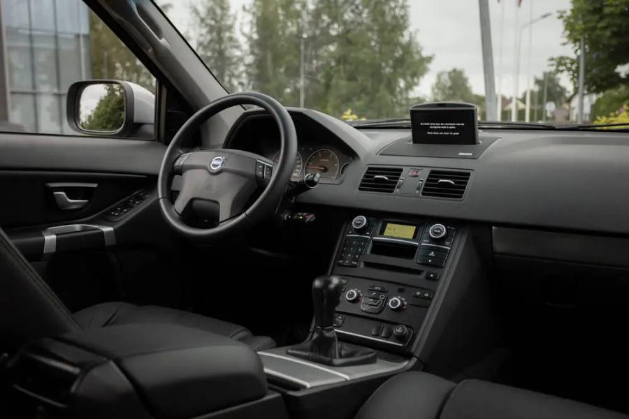 Pelēks Volvo XC90 2010 Jelgava, ar dzinēja tilpumu 2.40 L un nobraukumu 260 tūkst. km par 8990 €, foto 28 vietnē AUTOMOTO.COM.LV