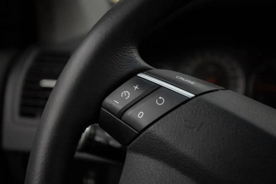 Pelēks Volvo XC90 2010 Jelgava, ar dzinēja tilpumu 2.40 L un nobraukumu 260 tūkst. km par 8990 €, foto 34 vietnē AUTOMOTO.COM.LV