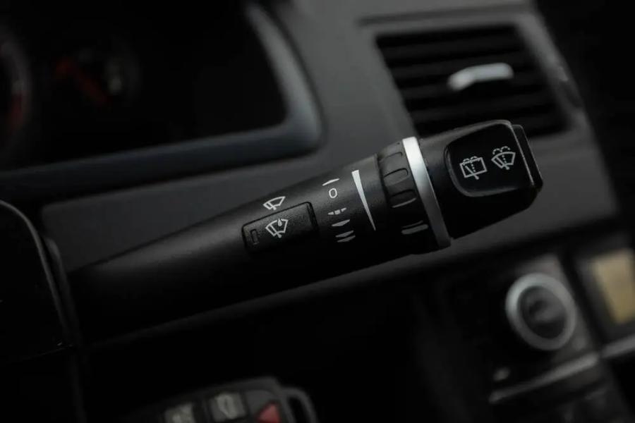 Pelēks Volvo XC90 2010 Jelgava, ar dzinēja tilpumu 2.40 L un nobraukumu 260 tūkst. km par 8990 €, foto 36 vietnē AUTOMOTO.COM.LV