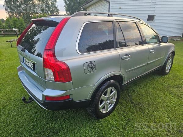 Grey Volvo XC90 2010 in Riga, with an engine capacity of 2.40 L and mileage of 269 thousand km for 7500 €, photo 3 on AUTOMOTO.COM.LV