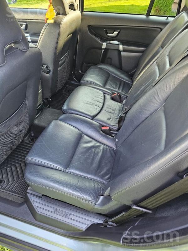 Grey Volvo XC90 2010 in Riga, with an engine capacity of 2.40 L and mileage of 269 thousand km for 7500 €, photo 6 on AUTOMOTO.COM.LV