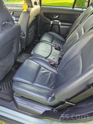Grey Volvo XC90 2010 in Riga, with an engine capacity of 2.40 L and mileage of 269 thousand km for 7500 €, photo 7 on AUTOMOTO.COM.LV