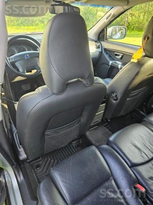 Grey Volvo XC90 2010 in Riga, with an engine capacity of 2.40 L and mileage of 269 thousand km for 7500 €, photo 9 on AUTOMOTO.COM.LV