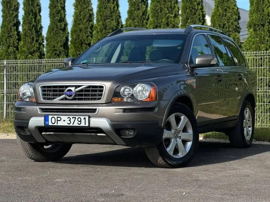Pelēks Volvo XC90 2010 Jelgava, ar dzinēja tilpumu 2.40 L un nobraukumu 324 tūkst. km par 8490 €, foto 1 vietnē AUTOMOTO.COM.LV