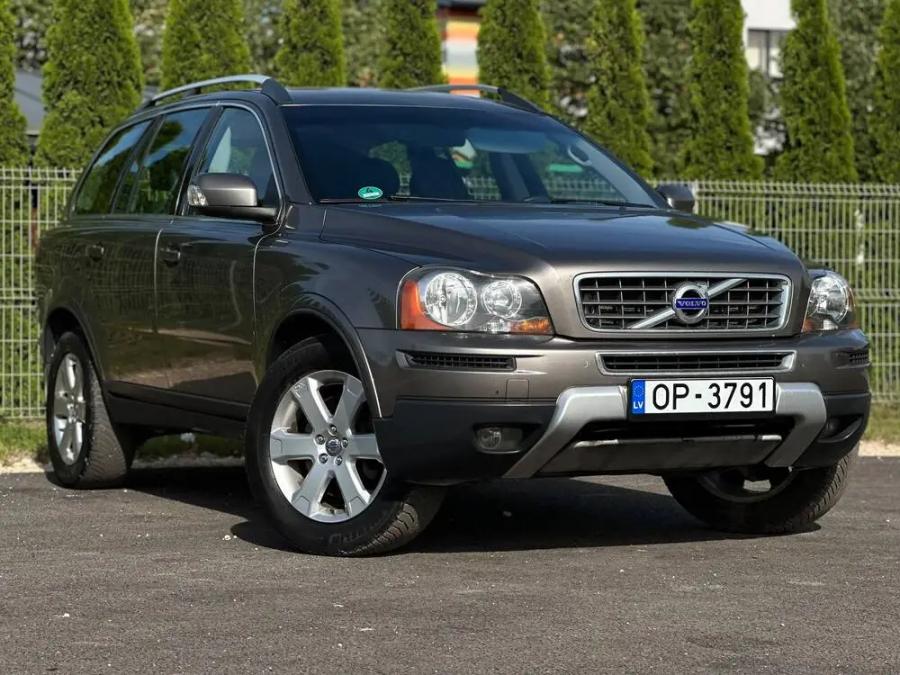 Pelēks Volvo XC90 2010 Jelgava, ar dzinēja tilpumu 2.40 L un nobraukumu 324 tūkst. km par 8490 €, foto 4 vietnē AUTOMOTO.COM.LV