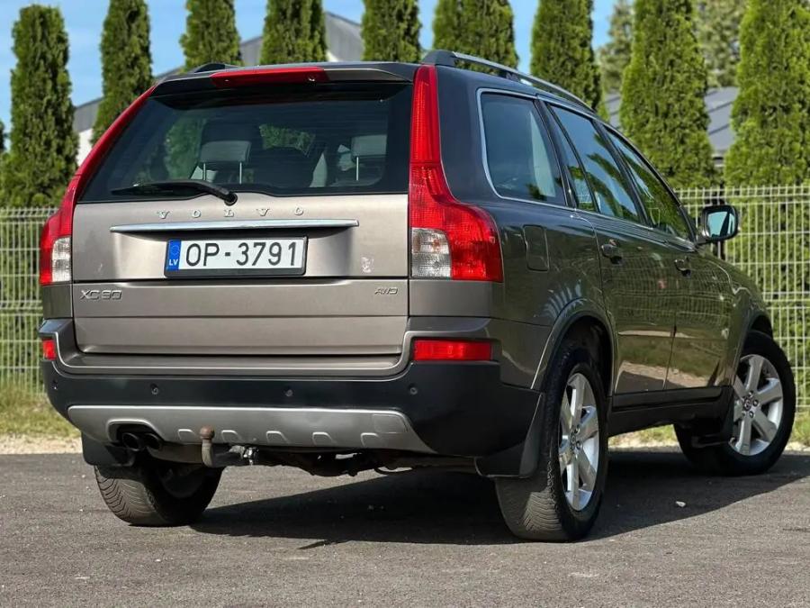 Pelēks Volvo XC90 2010 Jelgava, ar dzinēja tilpumu 2.40 L un nobraukumu 324 tūkst. km par 8490 €, foto 5 vietnē AUTOMOTO.COM.LV
