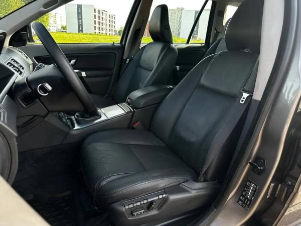 Pelēks Volvo XC90 2010 Jelgava, ar dzinēja tilpumu 2.40 L un nobraukumu 324 tūkst. km par 8490 €, foto 7 vietnē AUTOMOTO.COM.LV