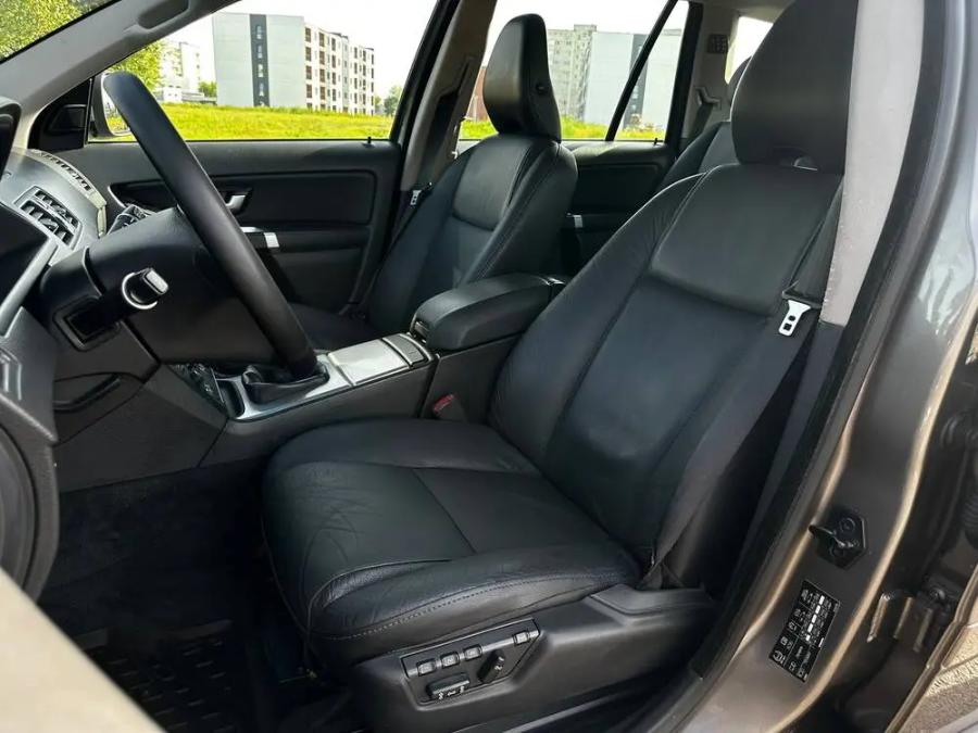 Pelēks Volvo XC90 2010 Jelgava, ar dzinēja tilpumu 2.40 L un nobraukumu 324 tūkst. km par 8490 €, foto 8 vietnē AUTOMOTO.COM.LV