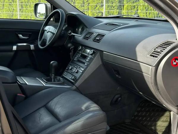 Pelēks Volvo XC90 2010 Jelgava, ar dzinēja tilpumu 2.40 L un nobraukumu 324 tūkst. km par 8490 €, foto 9 vietnē AUTOMOTO.COM.LV
