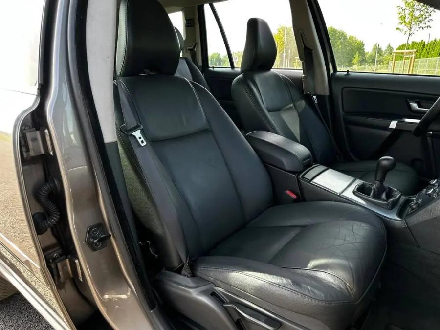 Pelēks Volvo XC90 2010 Jelgava, ar dzinēja tilpumu 2.40 L un nobraukumu 324 tūkst. km par 8490 €, foto 13 vietnē AUTOMOTO.COM.LV
