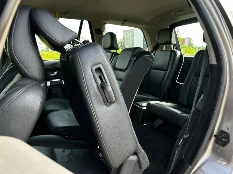 Pelēks Volvo XC90 2010 Jelgava, ar dzinēja tilpumu 2.40 L un nobraukumu 324 tūkst. km par 8490 €, foto 14 vietnē AUTOMOTO.COM.LV