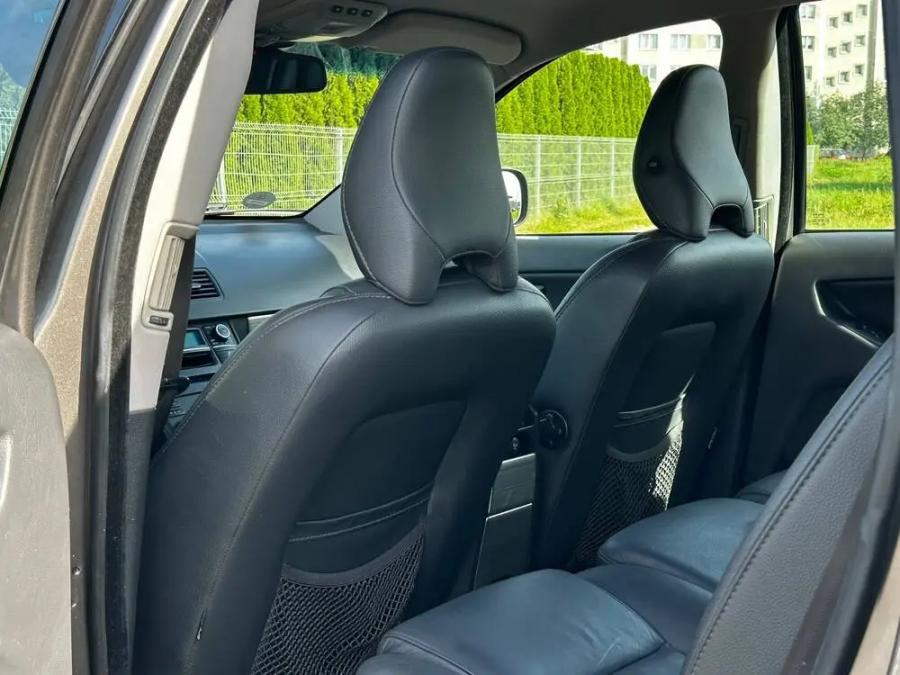 Pelēks Volvo XC90 2010 Jelgava, ar dzinēja tilpumu 2.40 L un nobraukumu 324 tūkst. km par 8490 €, foto 16 vietnē AUTOMOTO.COM.LV